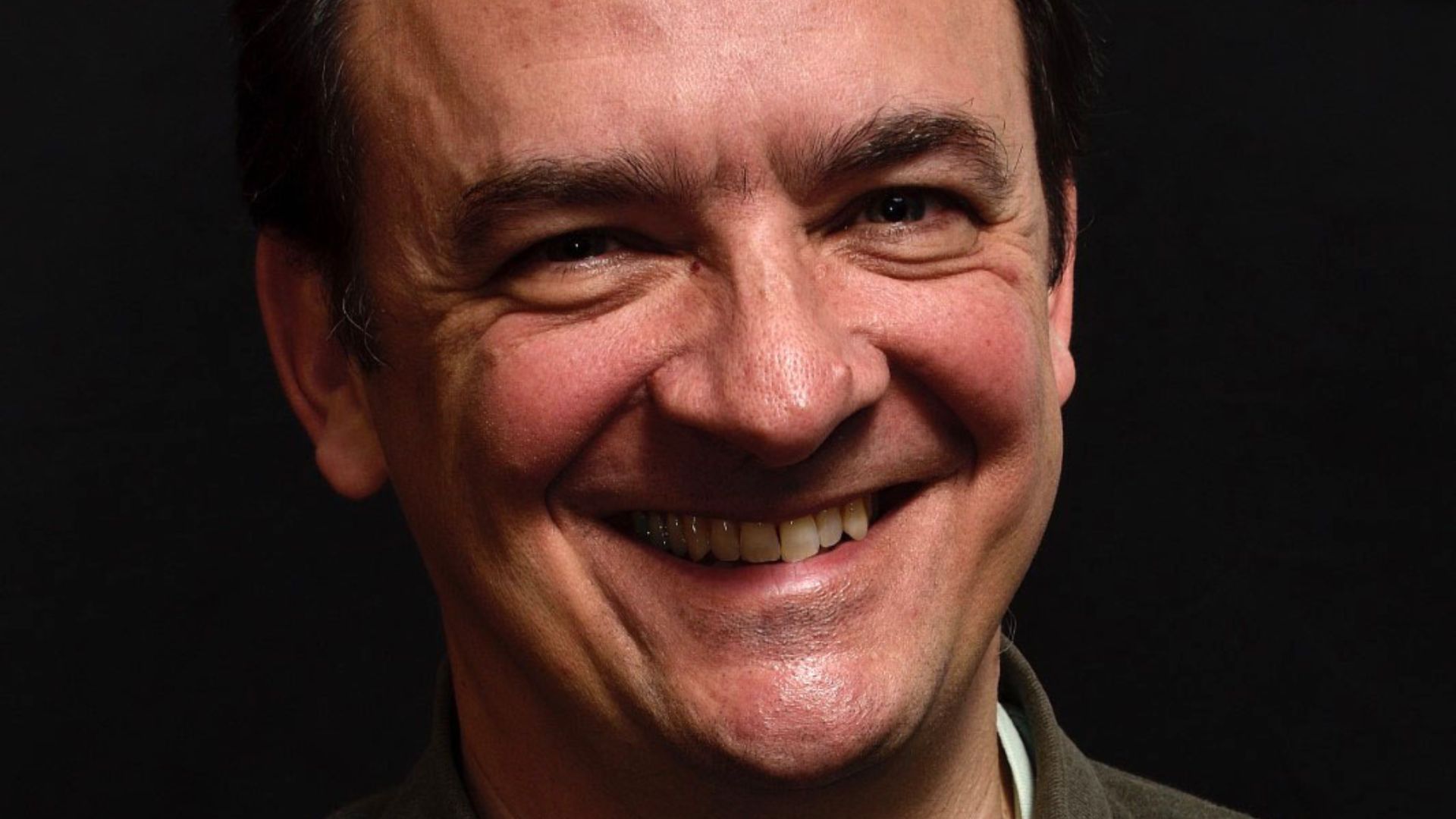 Elliott & Thompson swoops for Parikian title on the miracle of flight