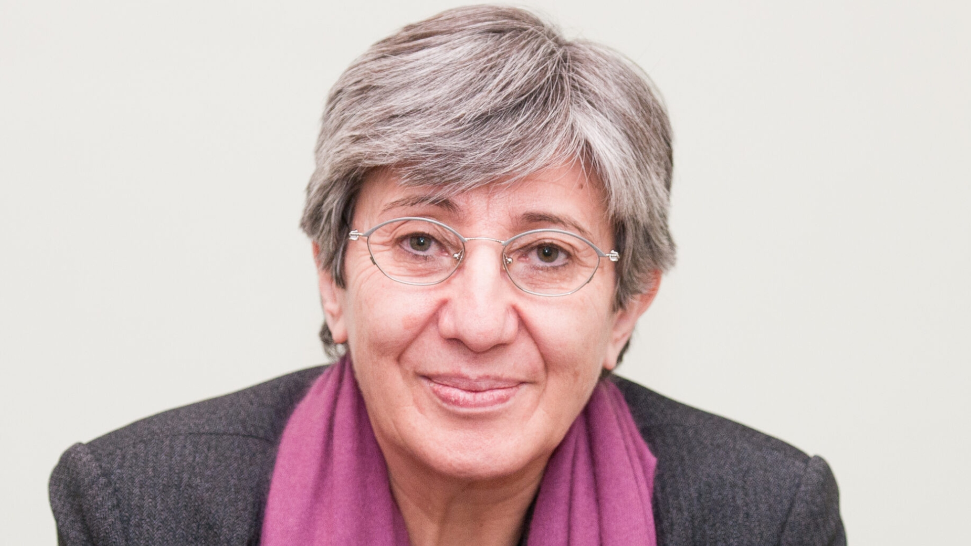 Saqi signs Samar's memoir on the struggle for freedom and human rights ...