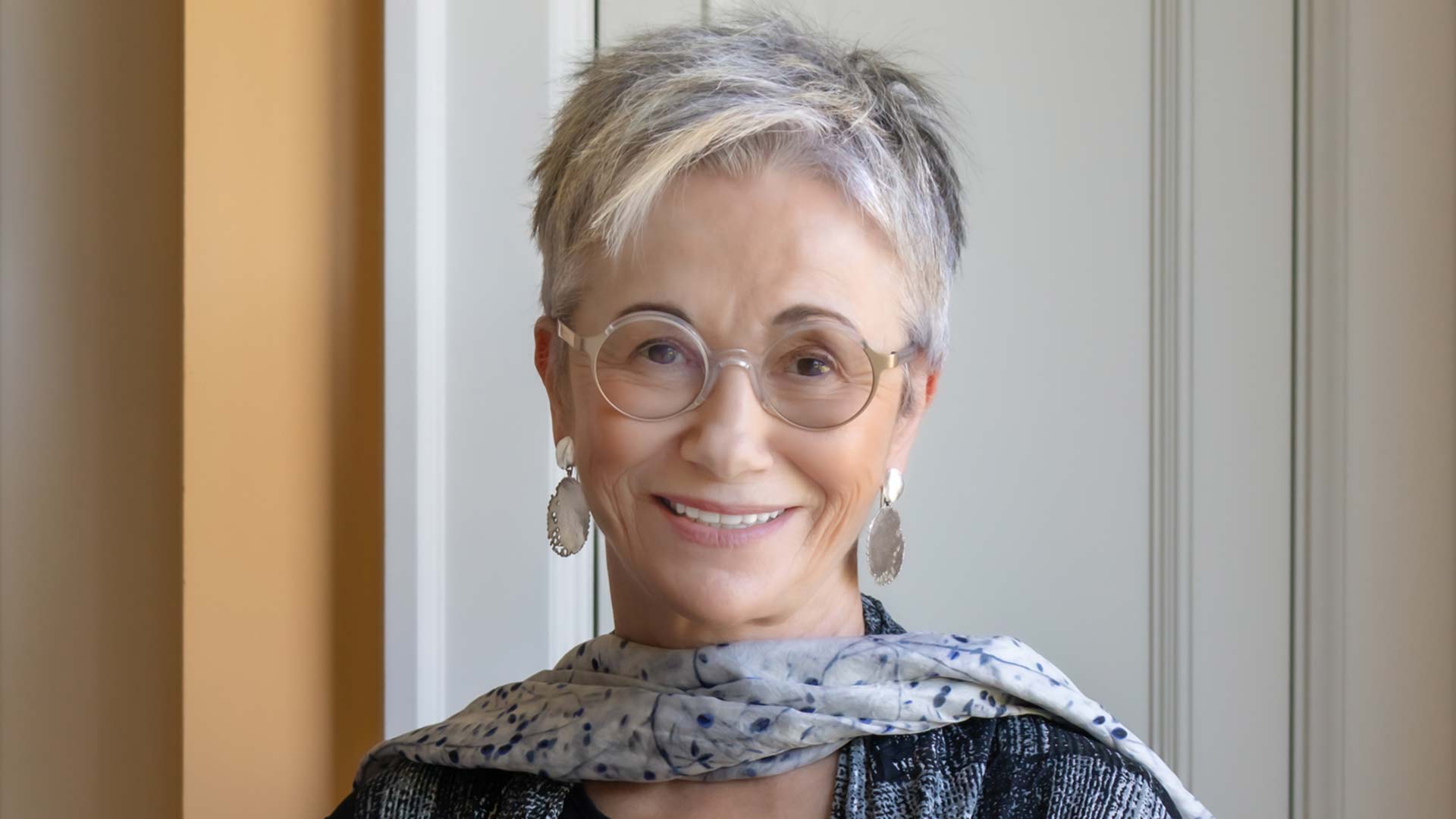 Elizabeth George moves to Pan Macmillan from Hodder for new Detective ...