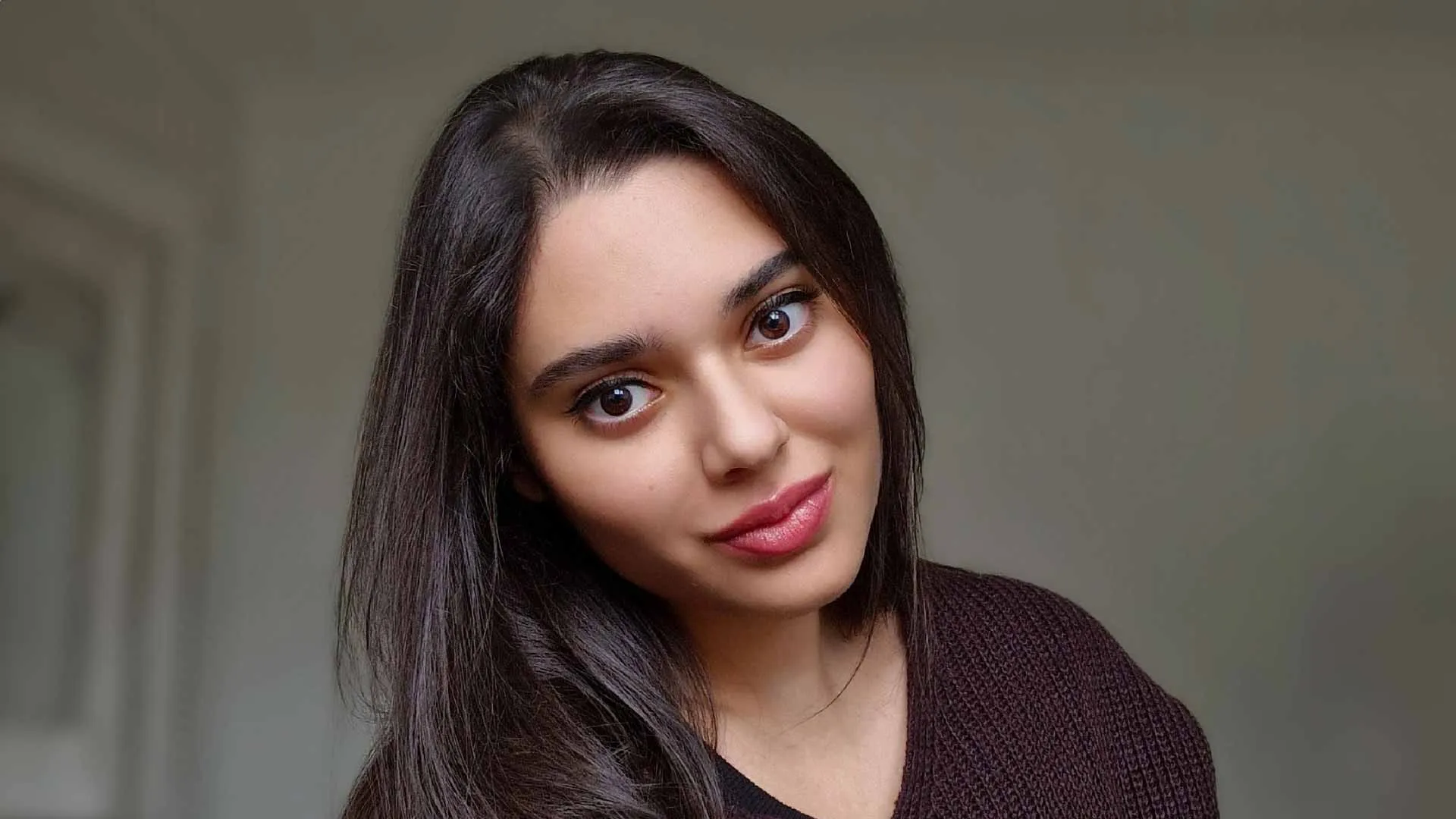 The Bookseller - Author Interviews - Shadow and Bone actress Kiera Azar ...